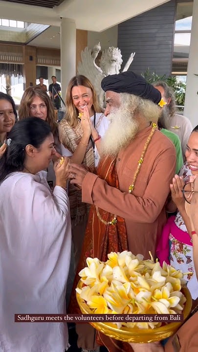 Sadhguru meets devotees in Bali #sadhguru #shorts - YouTube