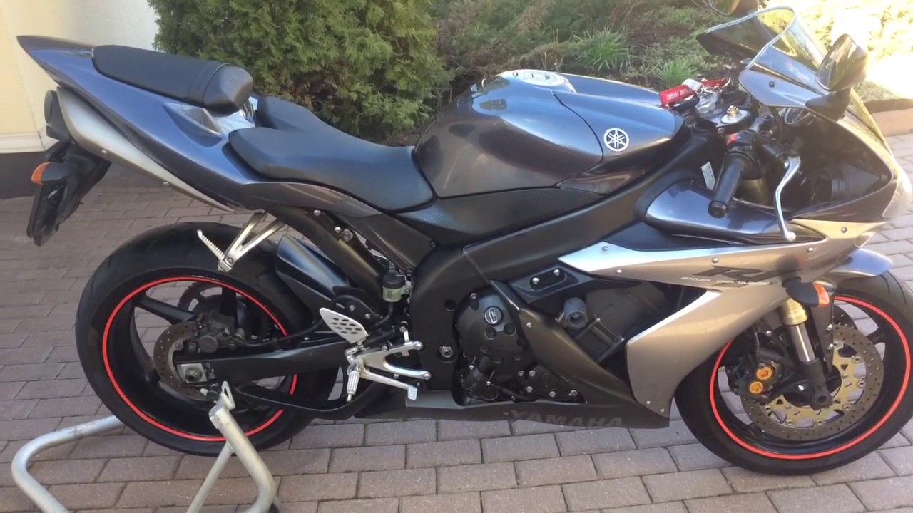 Yamaha R1 04 - YouTube