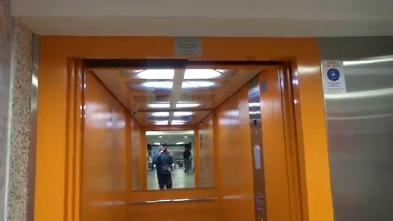Cheap "Master Lift" Roped Hydraulic Elevator @ Warsaw Centralstation ...