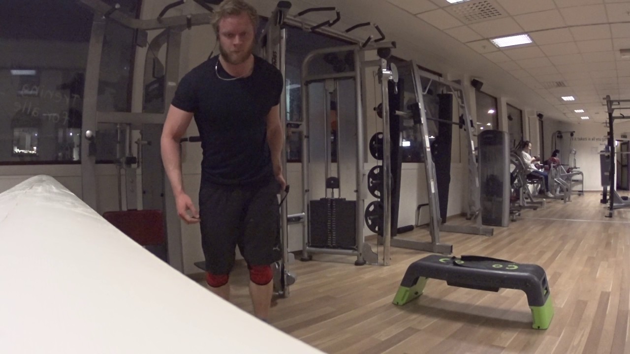 W19 D4 Bayesian Curls 3x10 23,75kg - YouTube