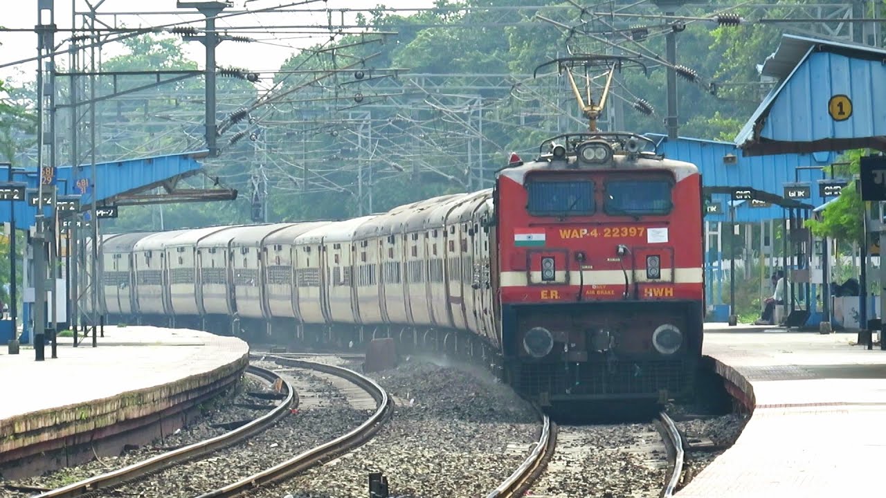 12370 KUMBH Express on GAHMAR Curve !! - YouTube
