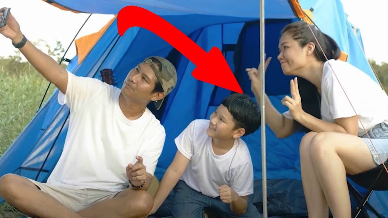 Son takes photo mom calls cops after seeing this detail - YouTube