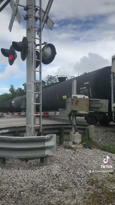 KCS 3952, KCS 3903 leads KCS LL60 (2022-8-10) #railway #railroad #railfan #kansascitysouthern ...