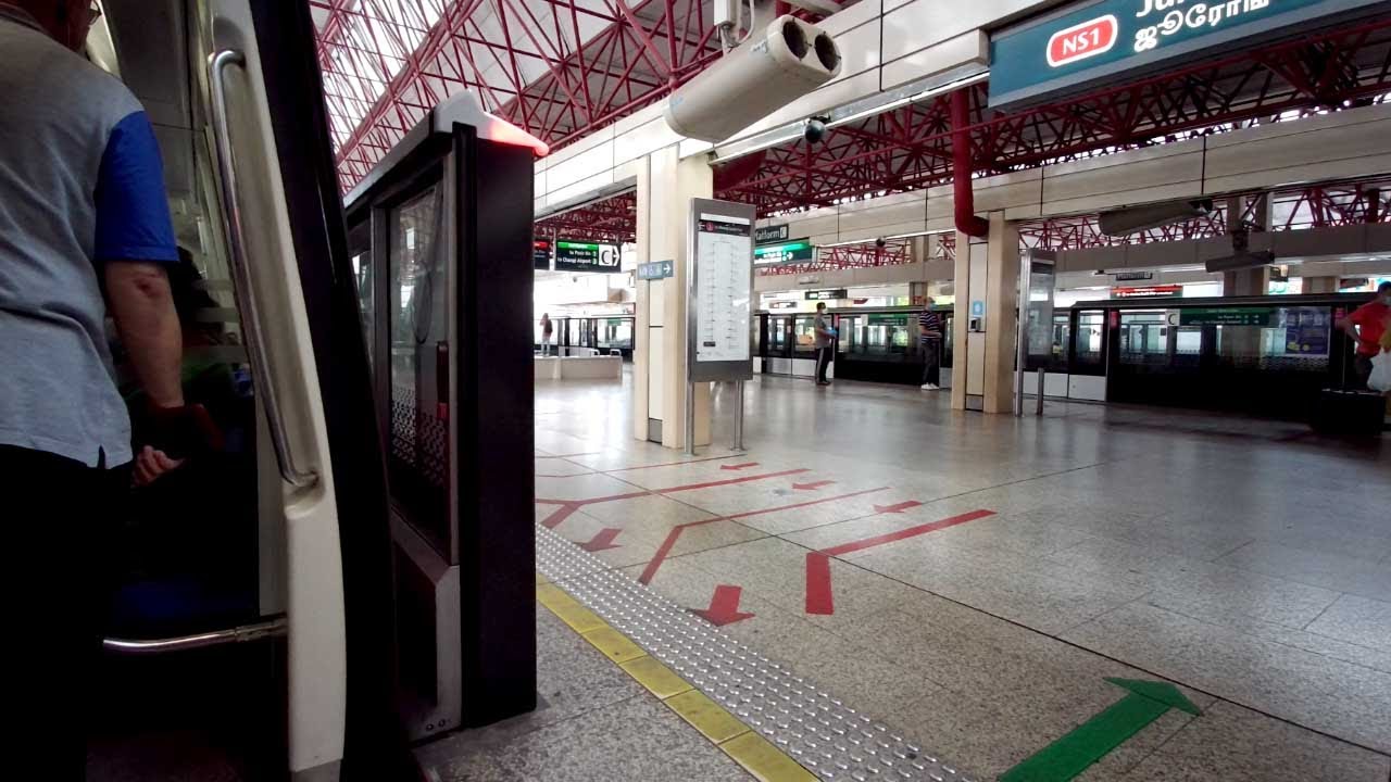 Singapore MRT ride from Jurong East to Bukit Batok train station - YouTube