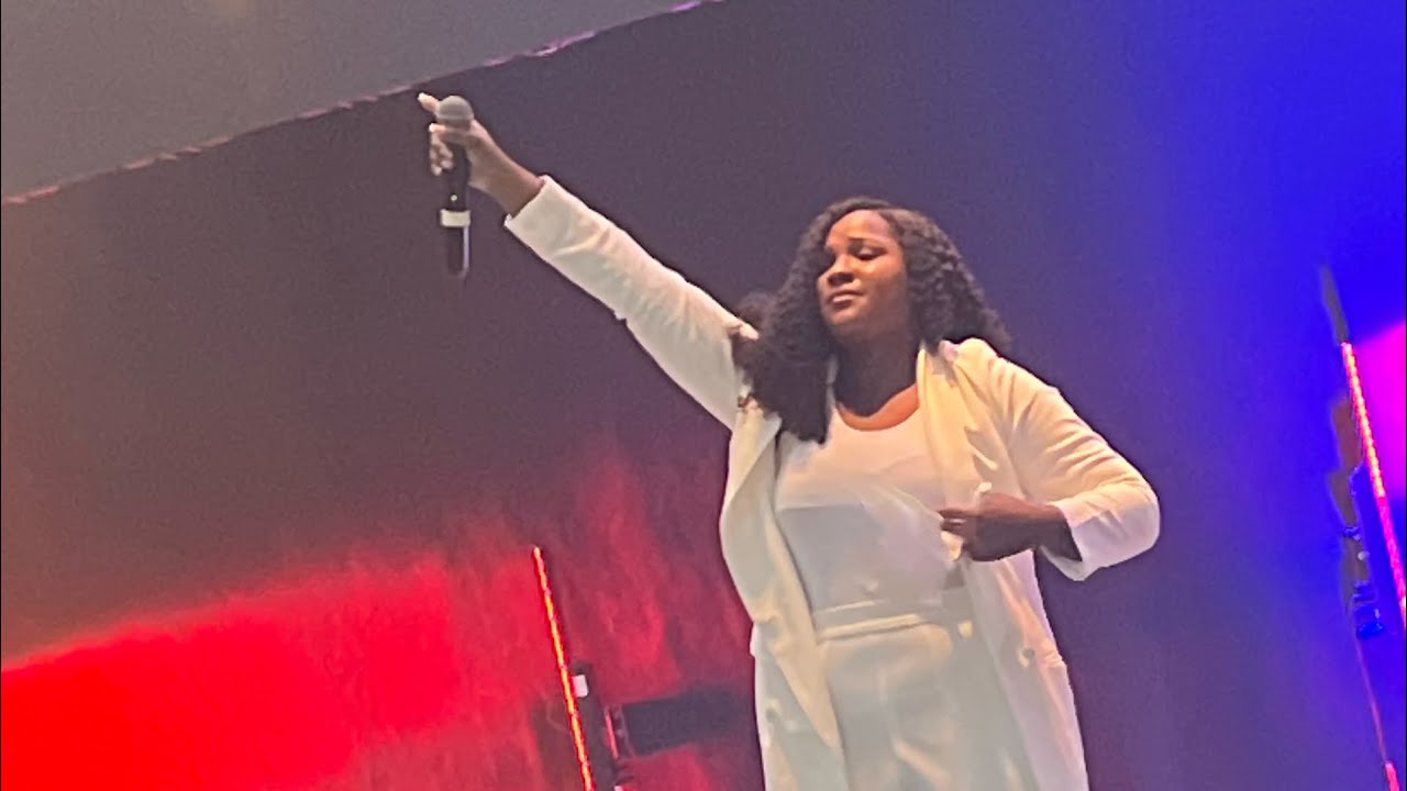 PELUMI DEBORAH LIVE AT THE LIFTED CONCERT, BENIN REPUBLIC 🇧🇯 - YouTube ...