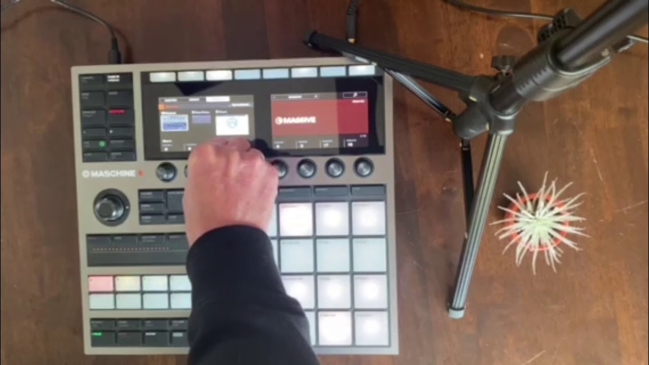 Native Instruments Maschine + (Plus) Breakbeat Jam - YouTube