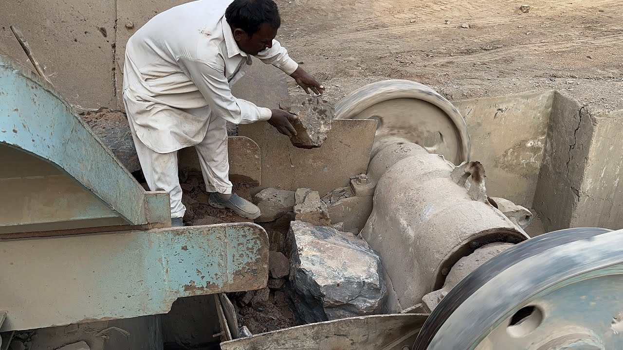“Big Rock Crusher Machine: A Giant in Action”Big Rock Crushing👹A ...