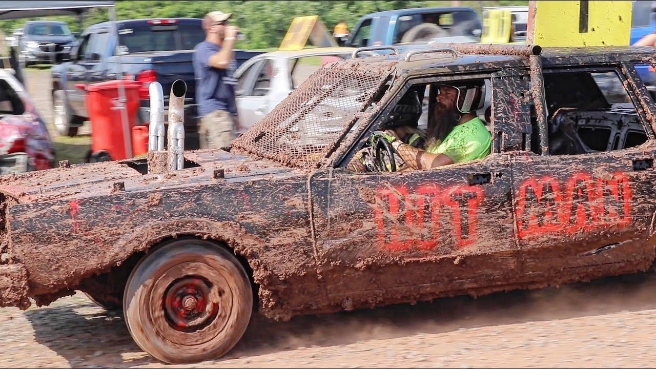Insane Junk Car Race *PAGODA MC* - YouTube