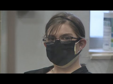 Gadis yang divonis bersalah dalam kasus penusukan Slender Man meminta untuk dibebaskan dari fasil...