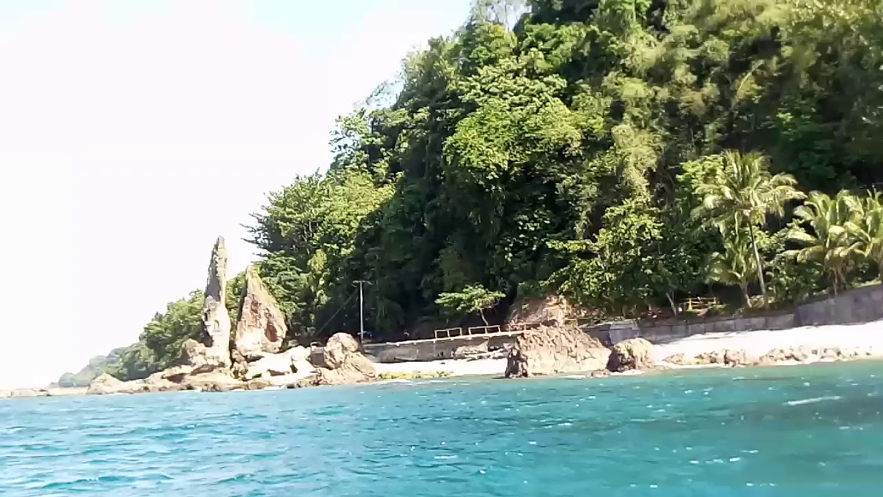 Batu badiri pulau ambon - YouTube