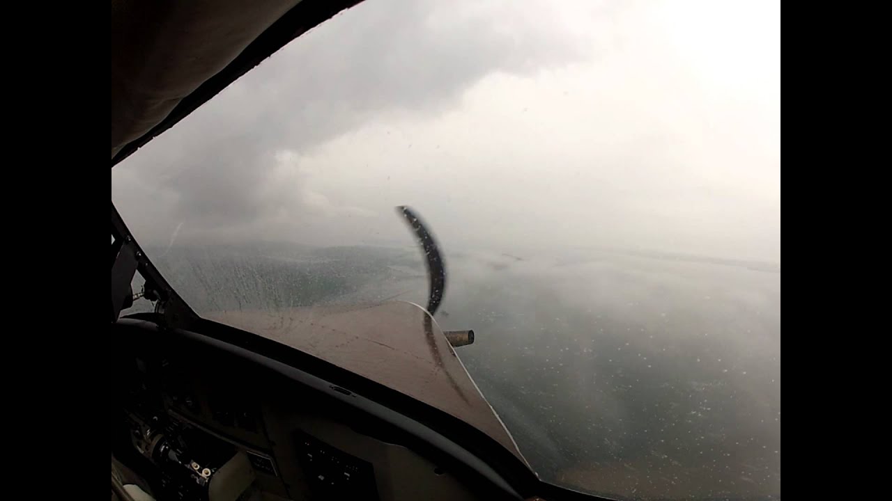 Scud running from Victoria to Seattle via Kenmore air DeHavilland Otter ...