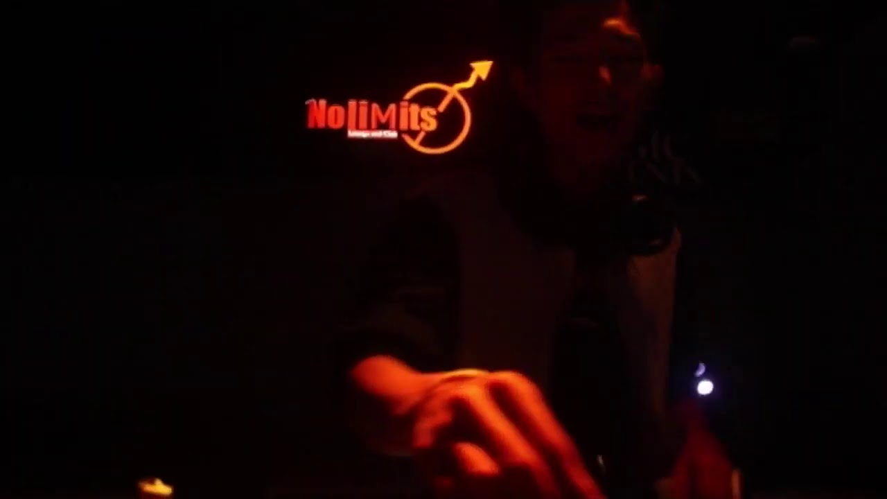 Dranyen Bounce Tibetan electronic dance music by Ixx Tashi - YouTube