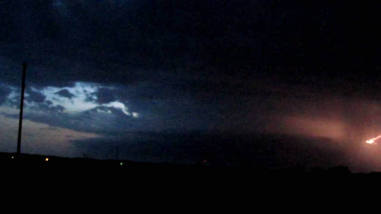 4/29/2010 Storm Chase (LIGHTNING SHOW) Northeast of Beatrice, Nebraska ...
