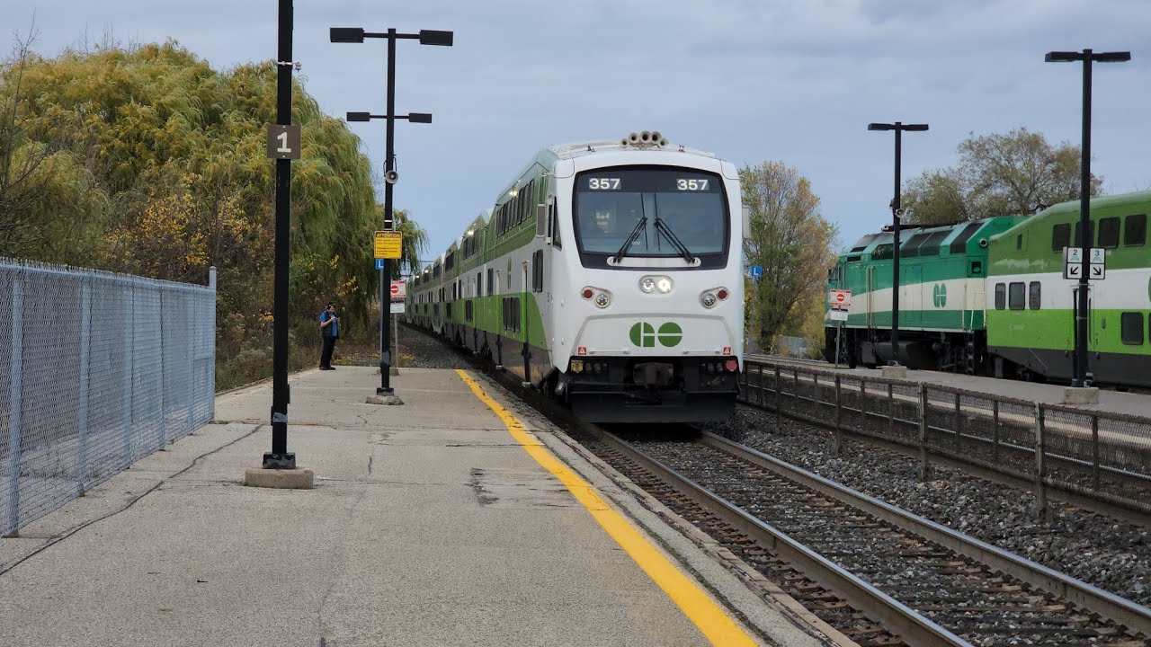 Thursday Afternoon at the Burlington GO Station • October 31, 2024 ...