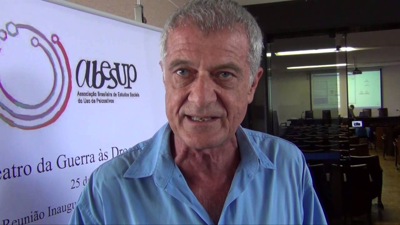 Edward MacRae fala sobre a política de guerra às drogas em Salvador ...