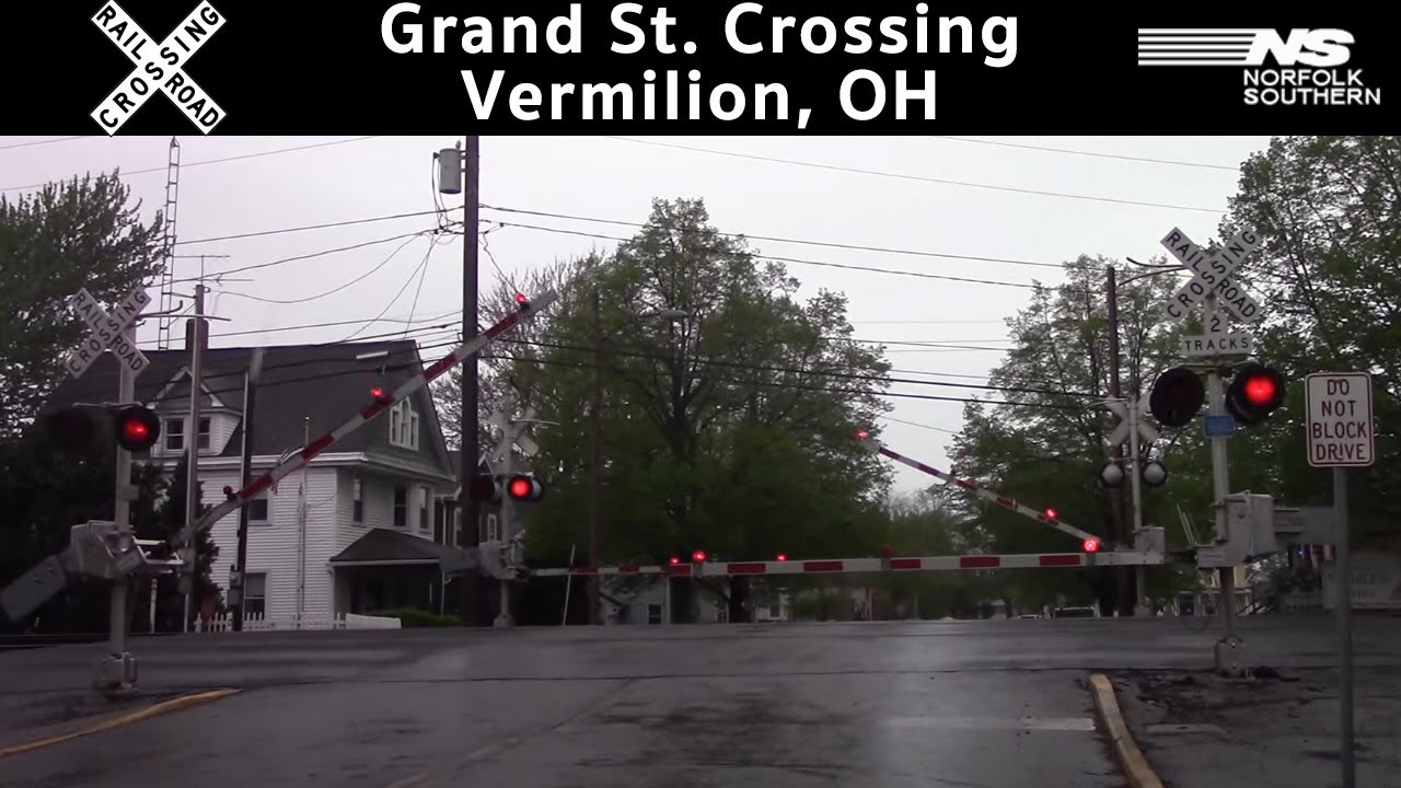 Grand St. Grade Crossing (Vermilion, OH) 4/29/17 - YouTube