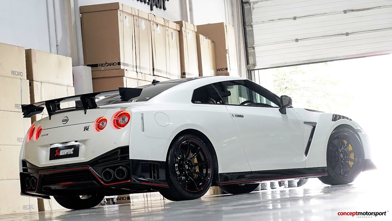Nissan GT-R R35 Nismo with Akrapovic Evolution Race Line and Down Pipe ...