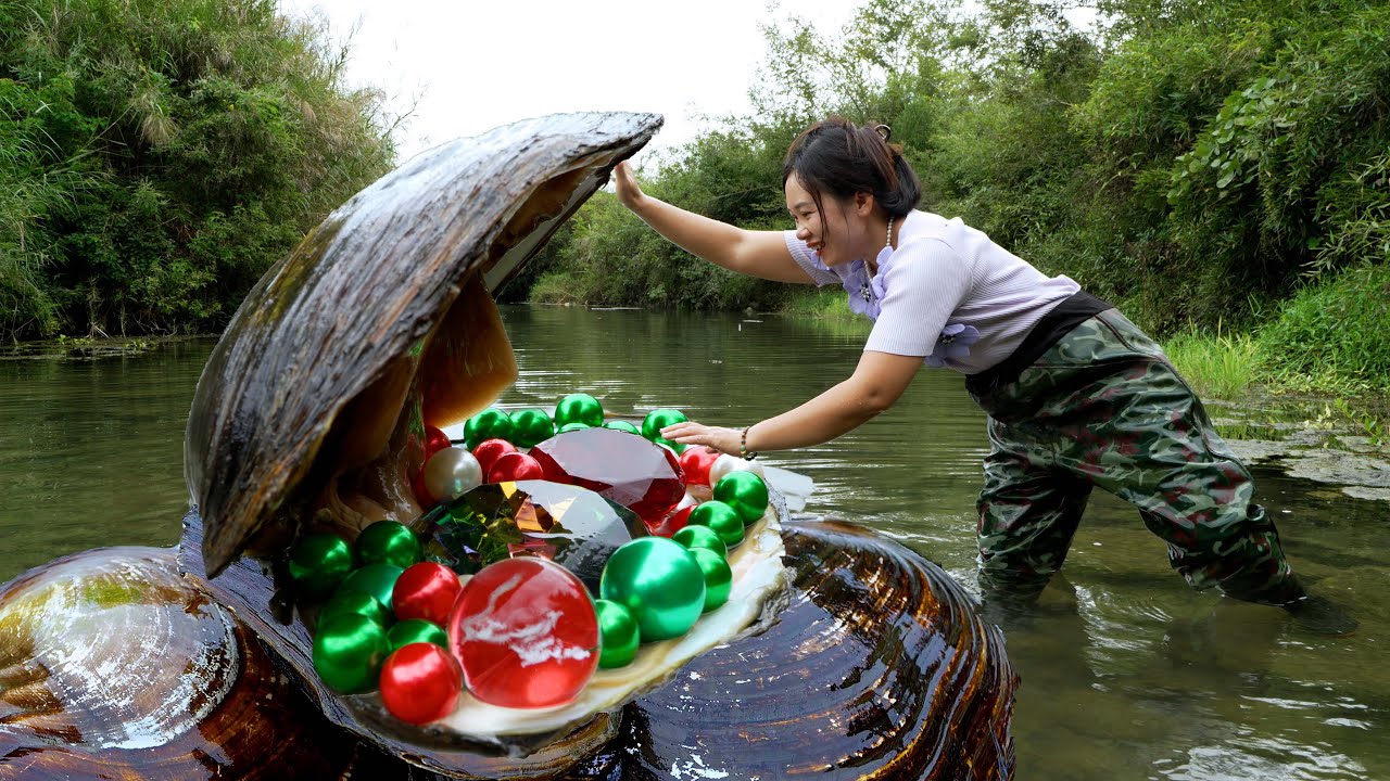 😱🎁Pry open the giant freshwater clam, filled with sparkling pearls and ...