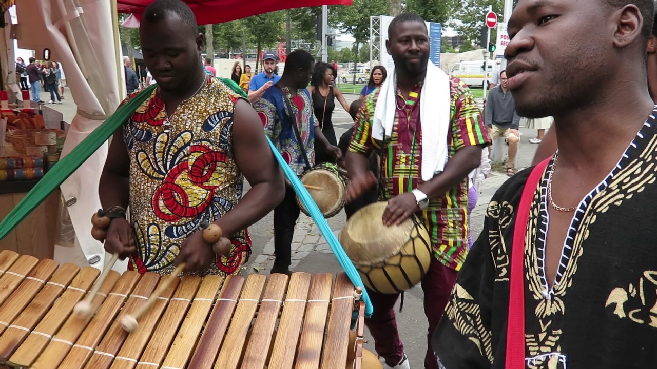 SOKAN en déambulation à la Foire Européenne de Strasbourg 2016 - YouTube