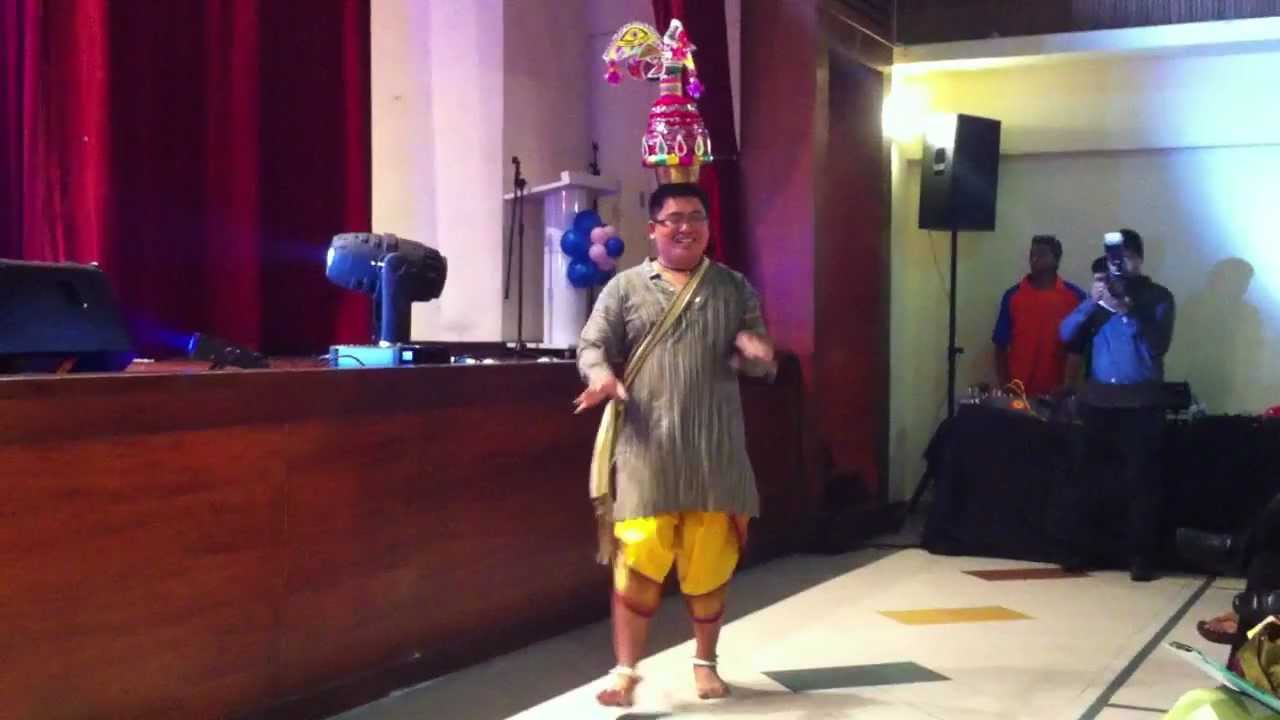 William Chia, Dancing and Singing Tamil Song - YouTube