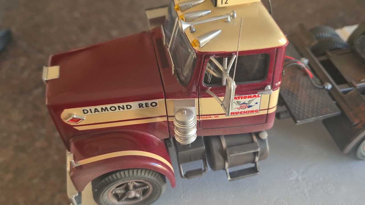 Diamond Reo in 25th scale by AMT. - YouTube