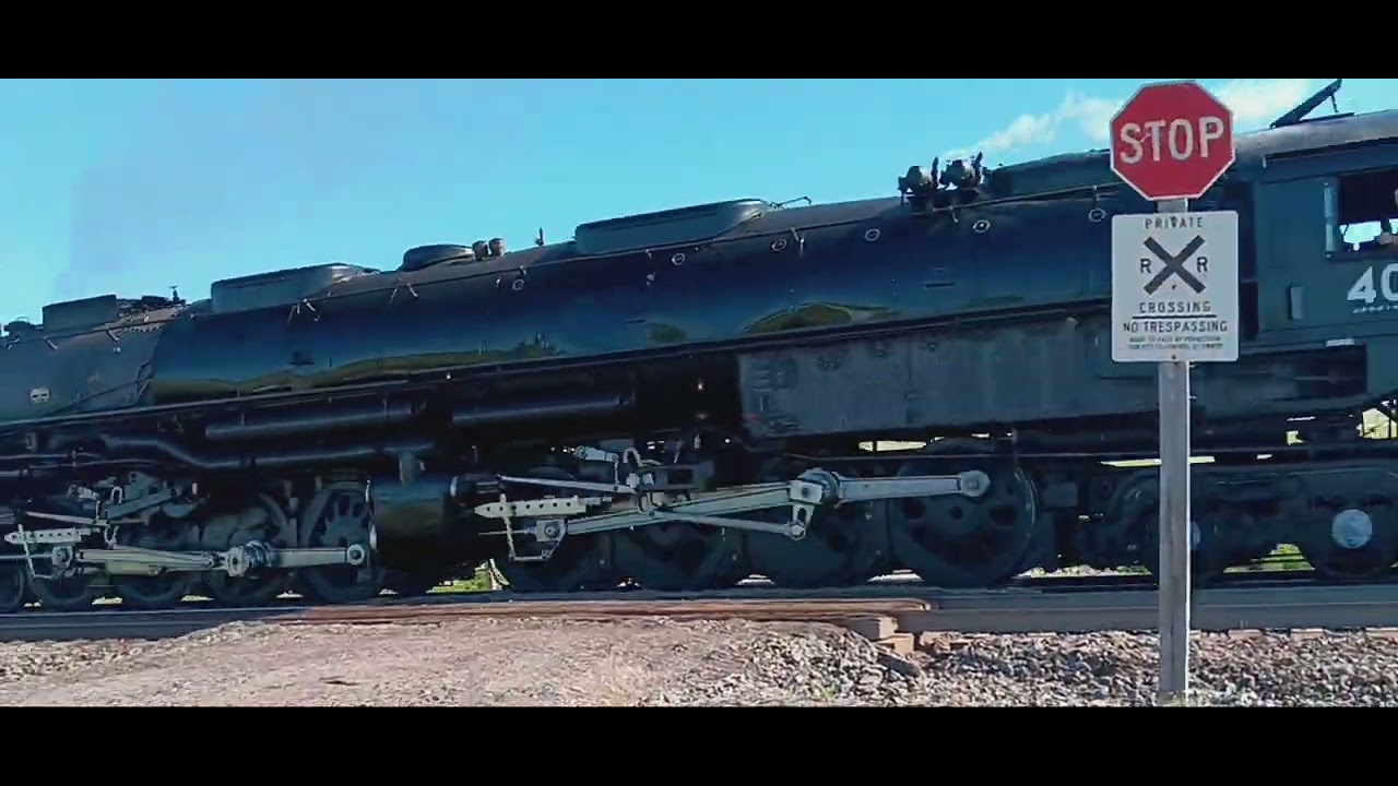 Union Pacific #4014 Big Boy heading home with great Whitsle blows after ...