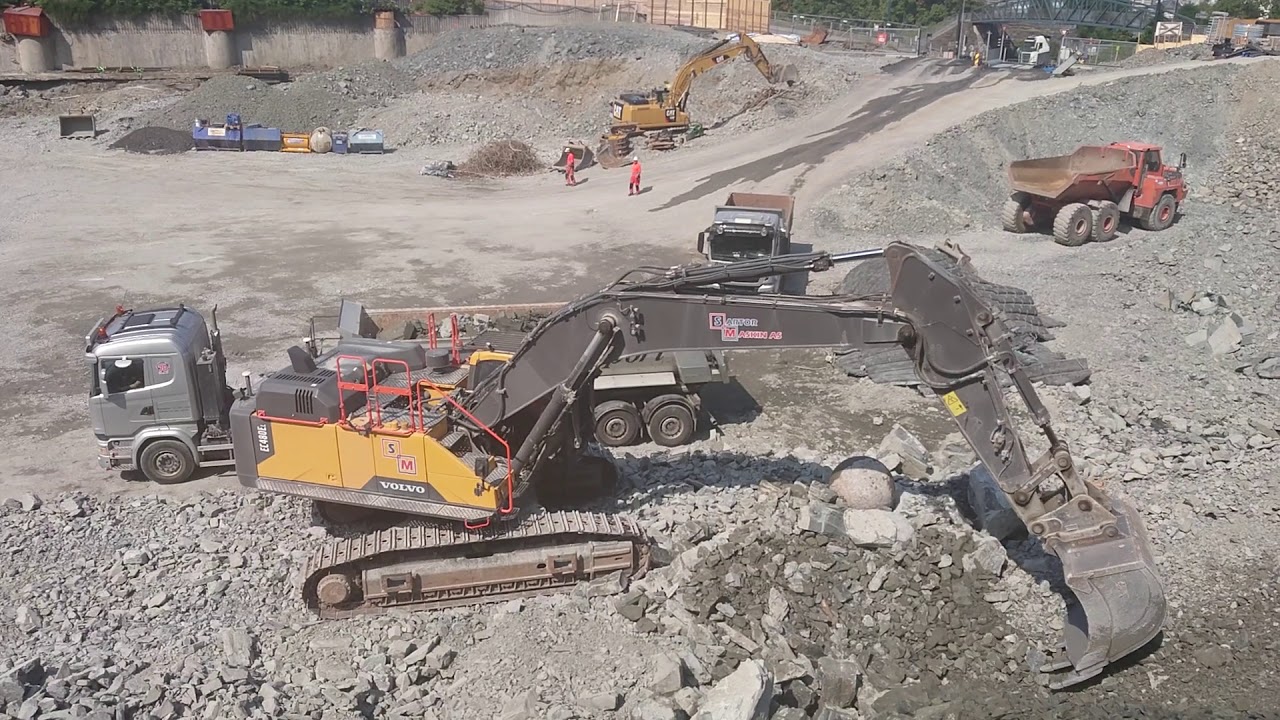 Volvo EC480EL with Klepp mek bucket and Kvx intruder tooth system - YouTube