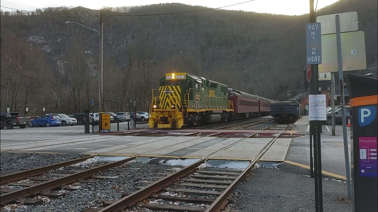 THE BEST AND LOUDEST NEWCAST P5! RBMN 2013 leads the 3PM LGSR train - YouTube