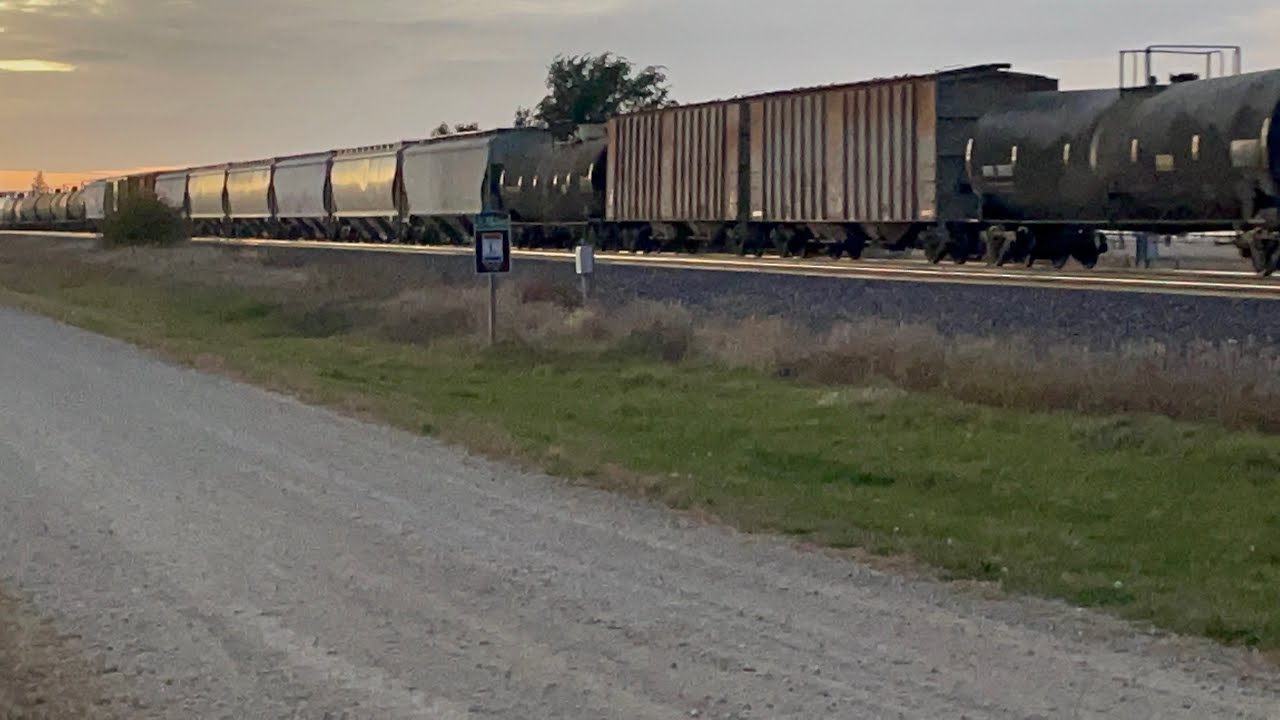 UP 8541 Leads CBCH East - YouTube