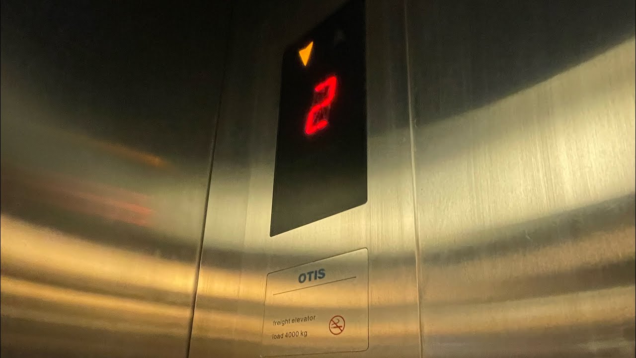 Clean OTIS Goods elevator at Makro Supermarket - YouTube