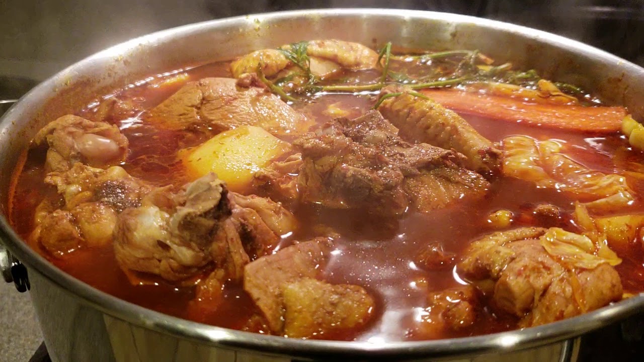 Pollo en Caldo Rojo con Verdura - YouTube