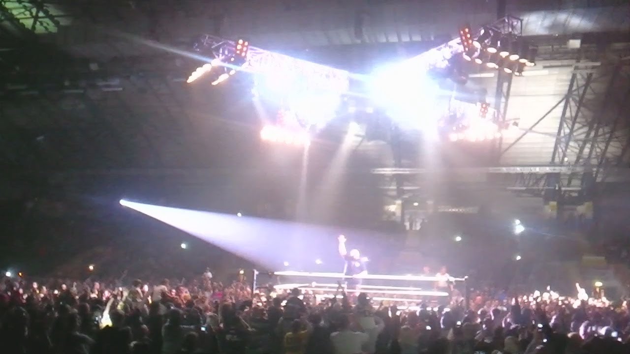 WWE Live: Big Show Entrance - Newcastle Metro Radio Arena (12/11/13 ...