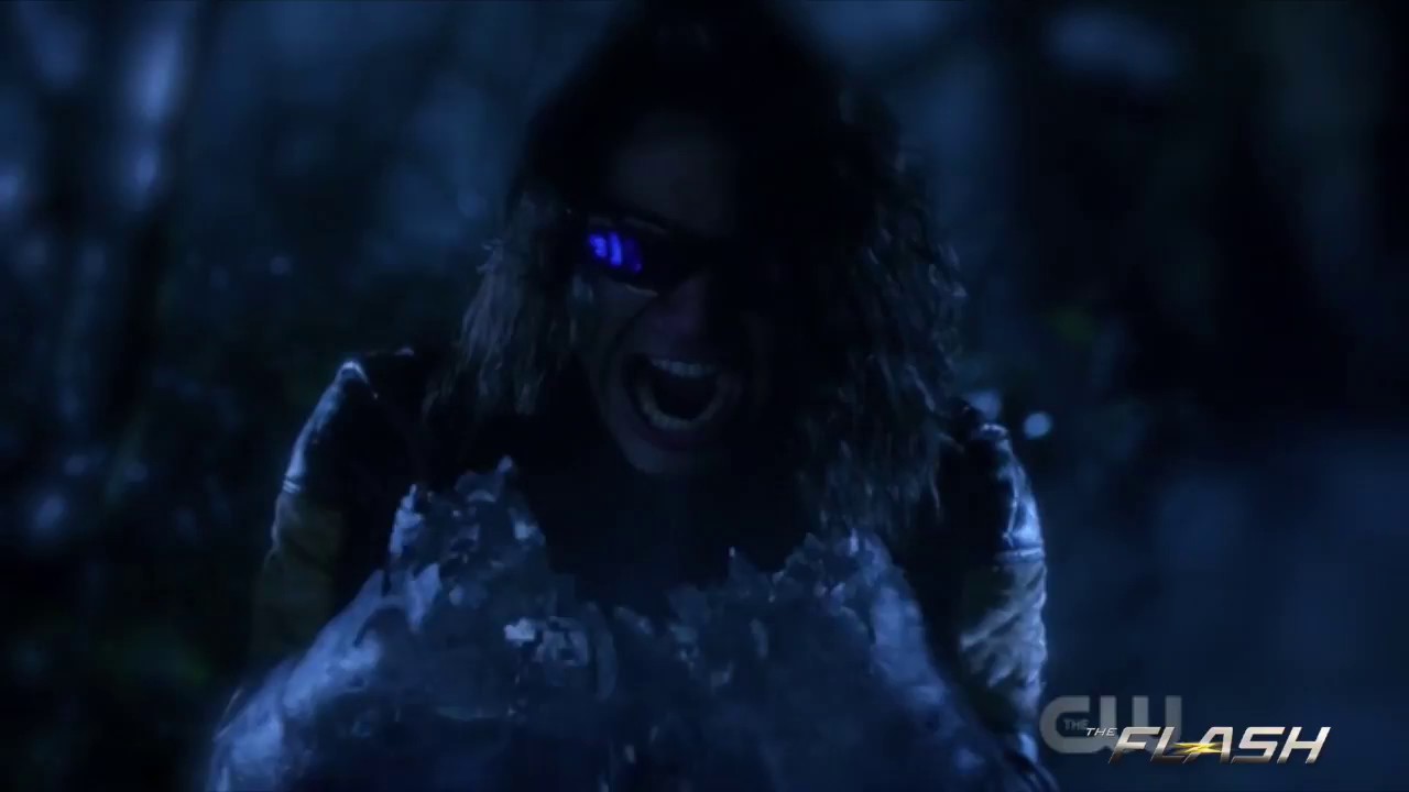 The Flash 3x19 Cisco Loses His Hands - YouTube