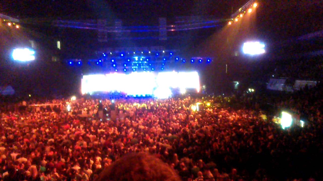 Enis Beslagic koncert secanja na Tomu Zdravkovica 2016 - YouTube