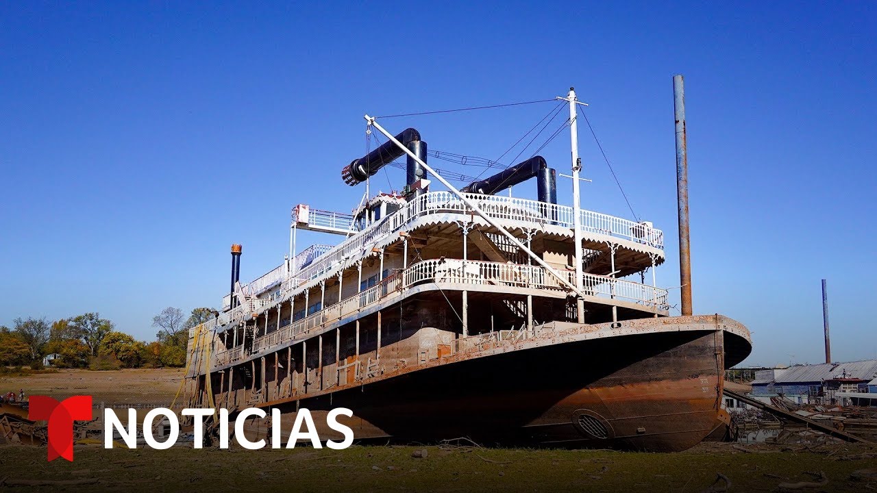 Un barco que naufragó en el río Mississippi queda expuesto a causa de ...