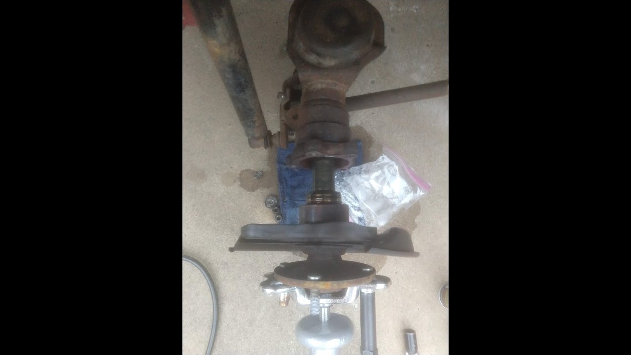 1986 Toyota Corolla GTS rear axle bad bearing AE86 - YouTube