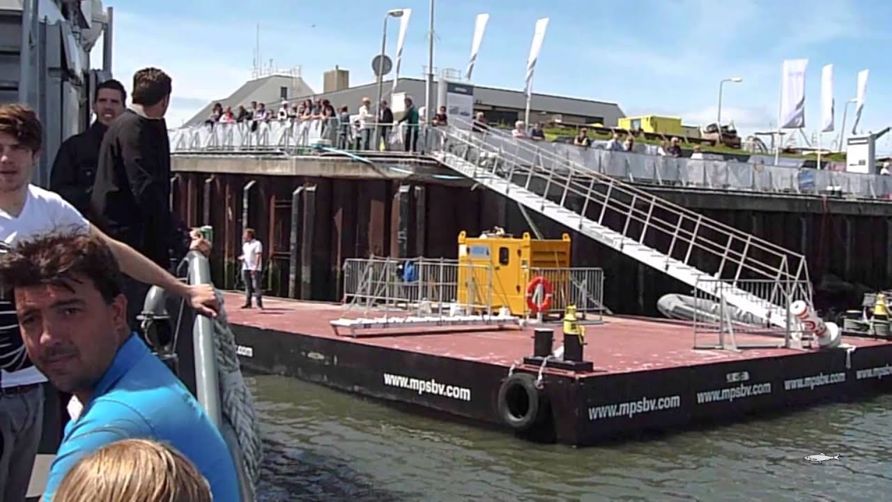 Marinesleepboot Gouwe A878 Scheveningen - YouTube