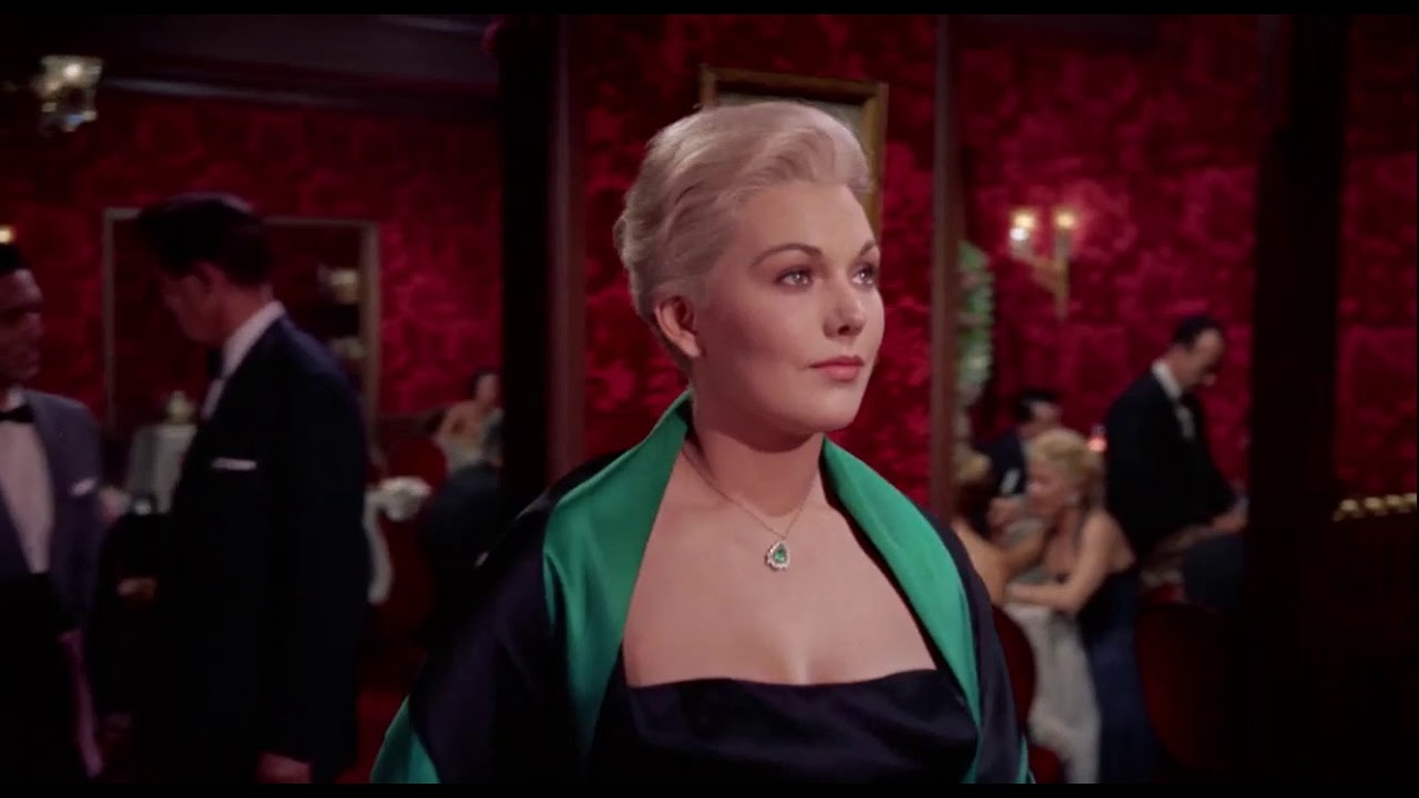 Vertigo Madeleine's first appearance - YouTube