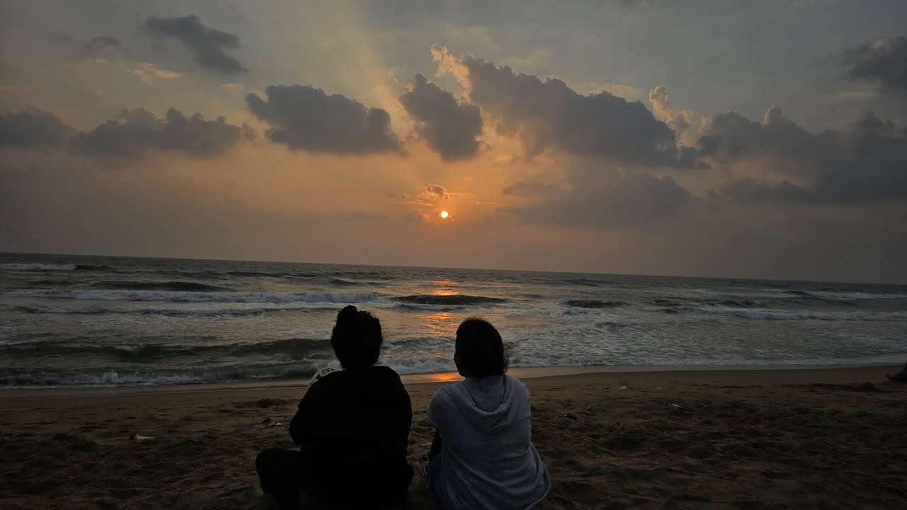 🌅 Enjoying the Sunrise at the Beach | Calm Waves, Peaceful Morning ...