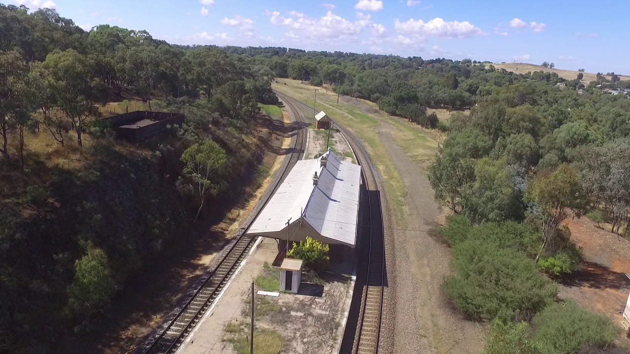 The Binalong railway station - YouTube