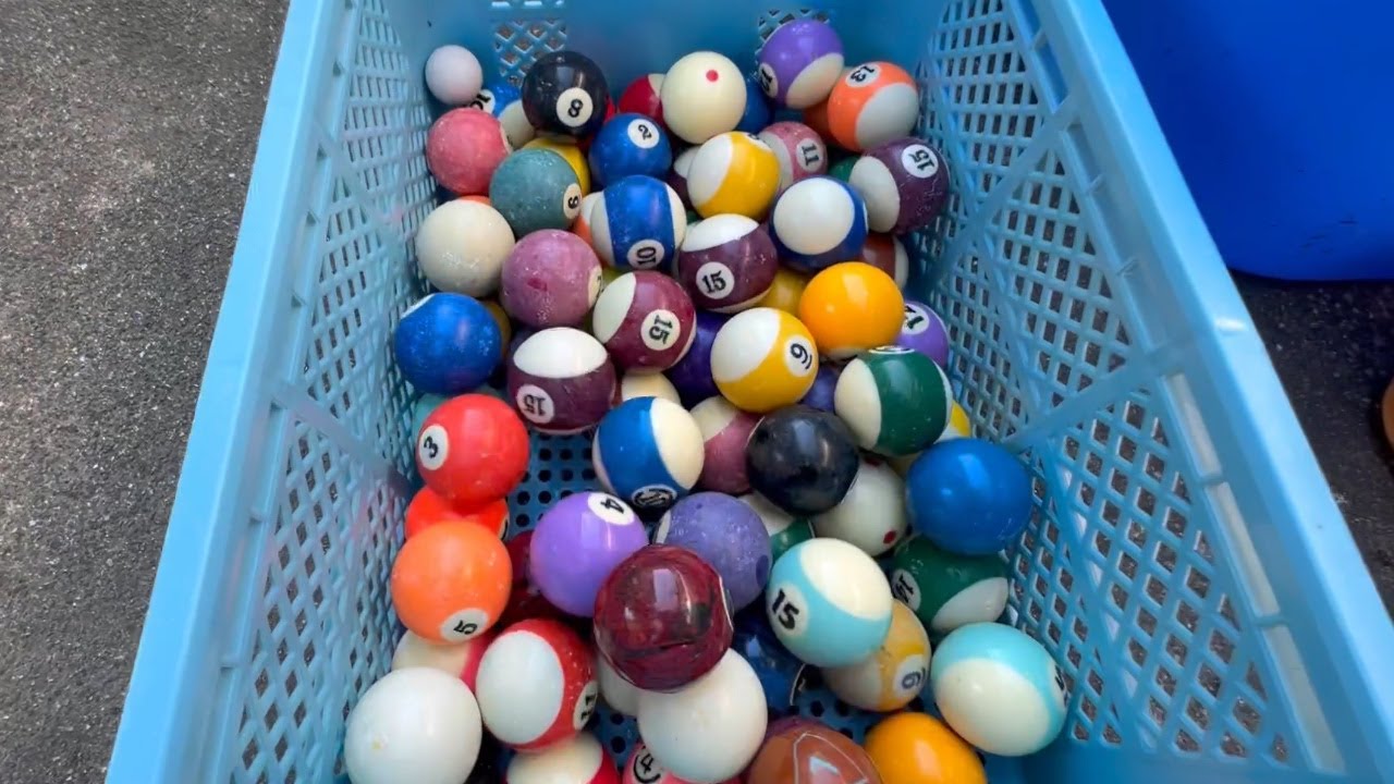 Billiard ball continuous rotation twisting course - YouTube