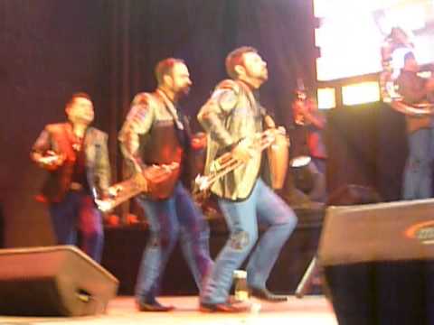 BANDA MS LA TROCA PERRONA EN APIZACO TLAXCALA 2013 - YouTube