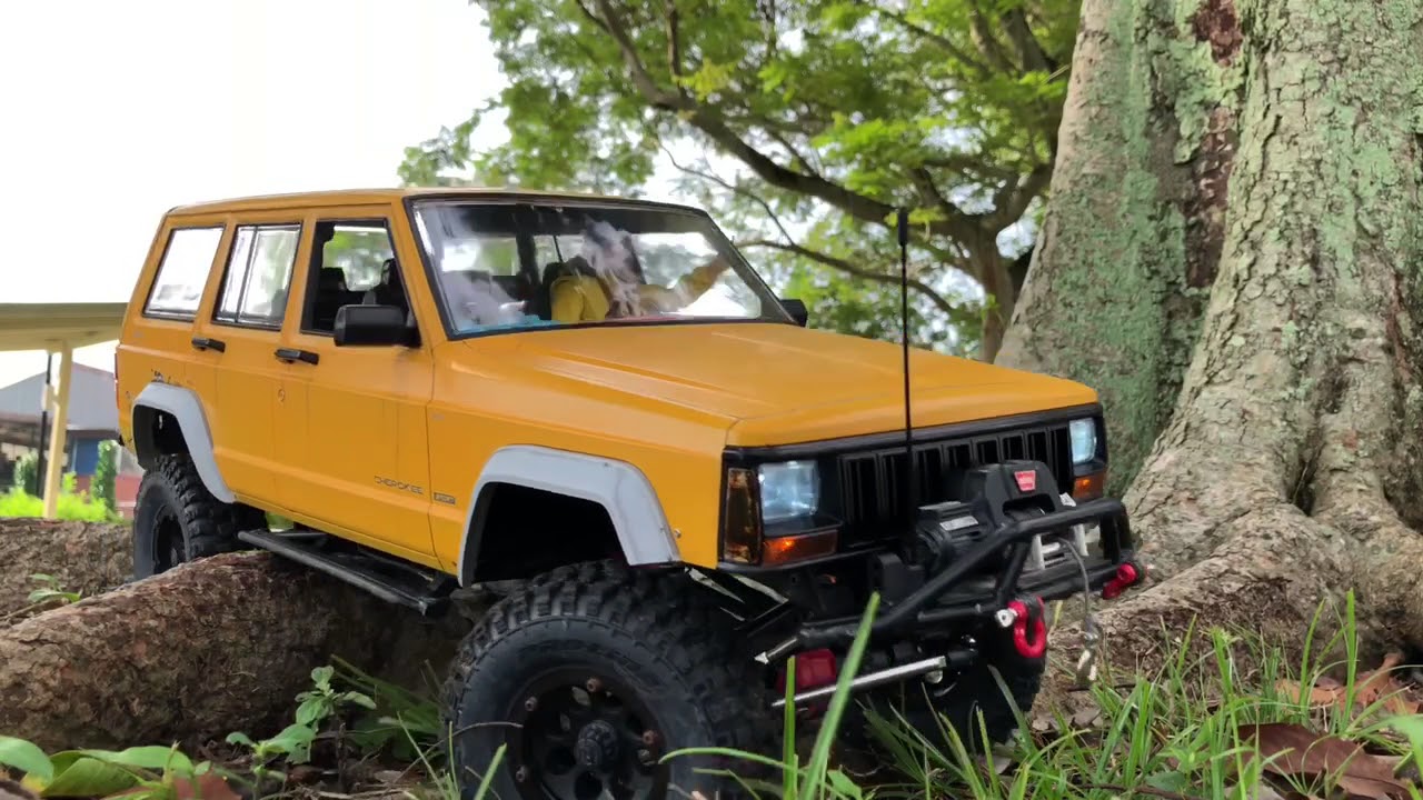 Crawl Test on SCX10II XJ Team Raffee hardbody - YouTube