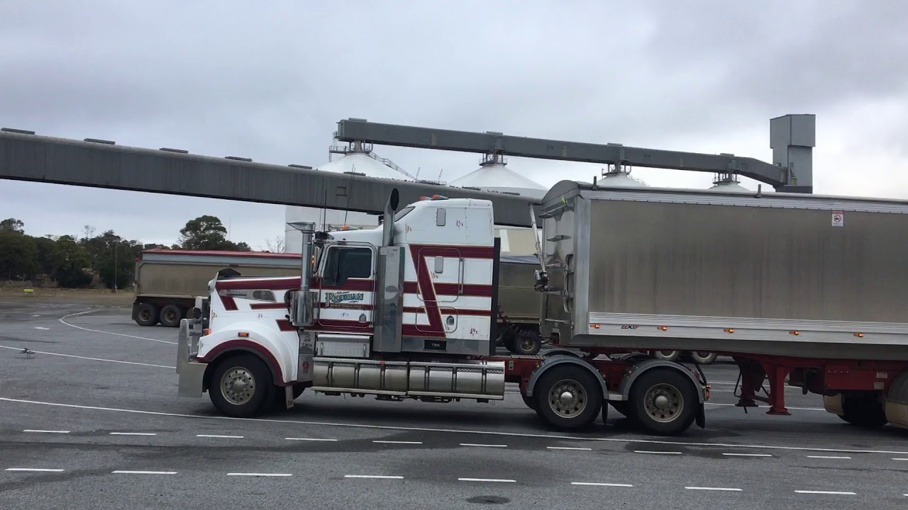 Australian Kenworth road train tippers - YouTube