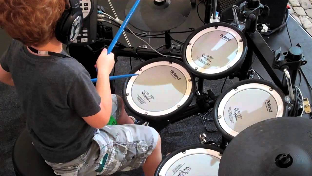 Jack Manders (age 4) Hobble on the Cobbles 2013 performance - YouTube