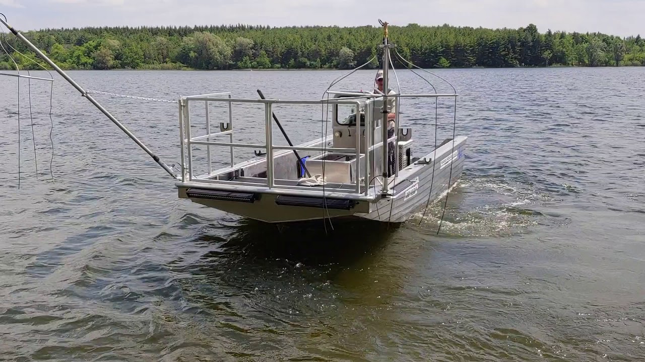 World's 1st Electric Electrofishing Boat - YouTube