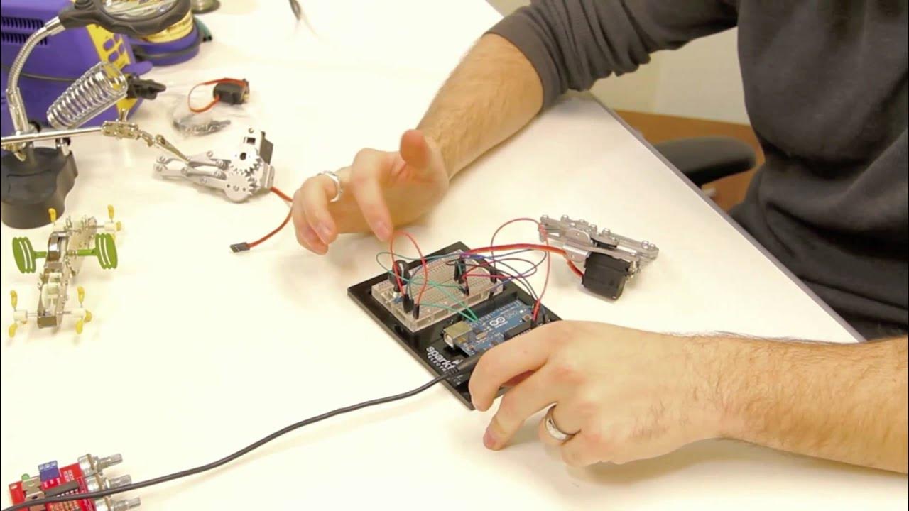 SparkFun Robotic Claw - YouTube