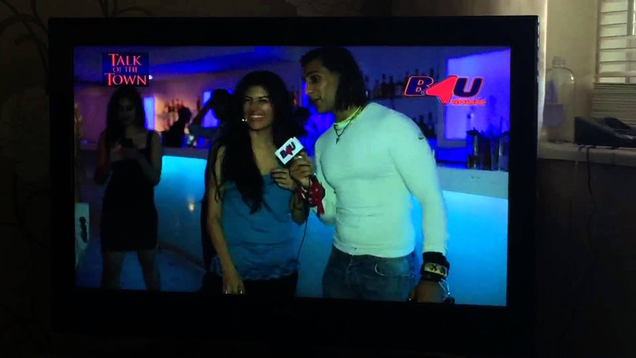 Sheena doing the Indian Twerk over my beat boxing! - YouTube