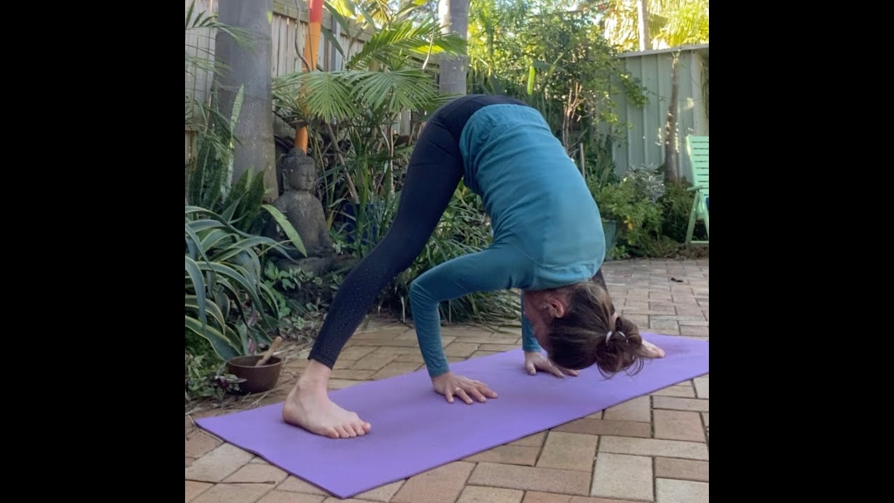 Yoga with Alex 5 Aug 2021 30mins - YouTube