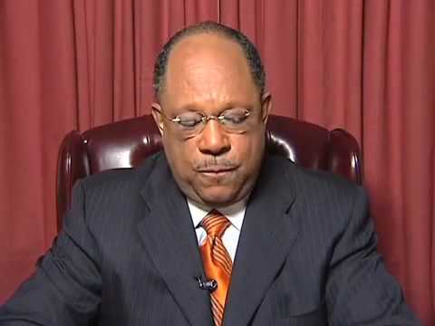 Rev Manning Claims Obama Worked for CIA2 - YouTube